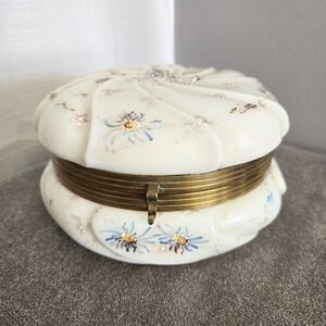 Wave Crest | Art | Antique Wavecrest Lg Dresser Box Hinged Milk Glass ...